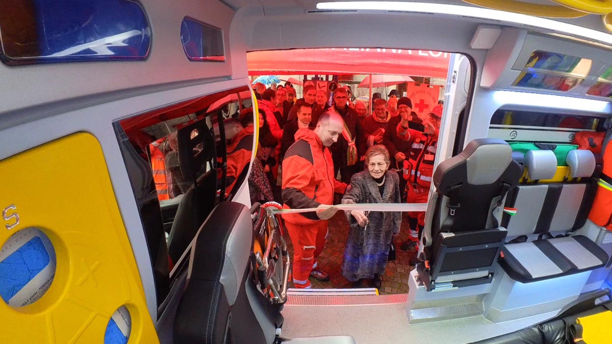 Nella Giornata del Volontariato una nuova ambulanza per la Cri di ... Nella Giornata del Volontariato una nuova ambulanza per la Cri di ...